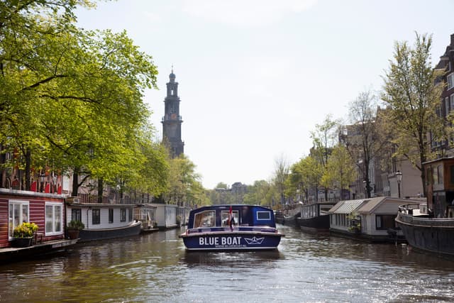 City Canal Cruise Blue Boat Company | I amsterdam