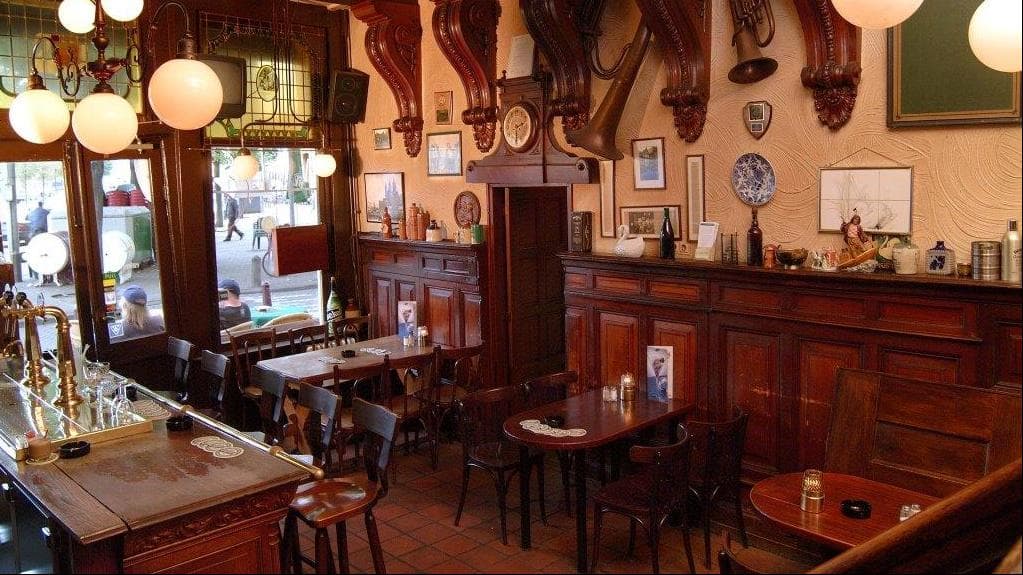 REM, bar & rooftop restaurant